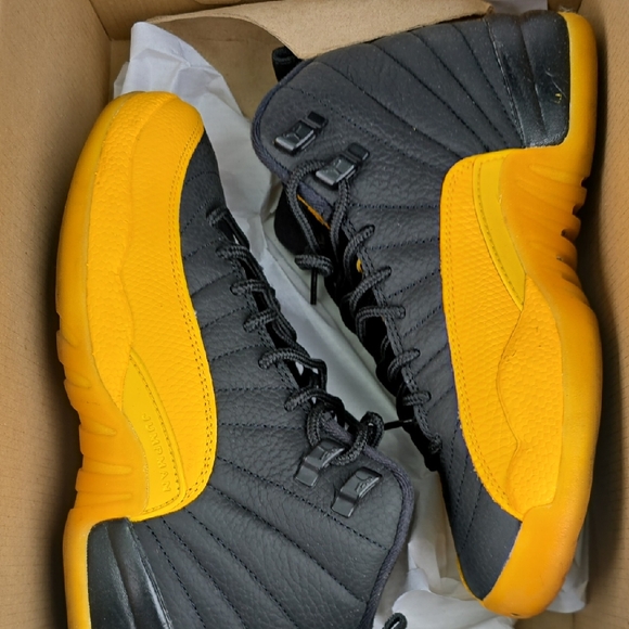 Jordan | Shoes | Jordan Black And Yellow Sneakers With Ribbed Overlays ...